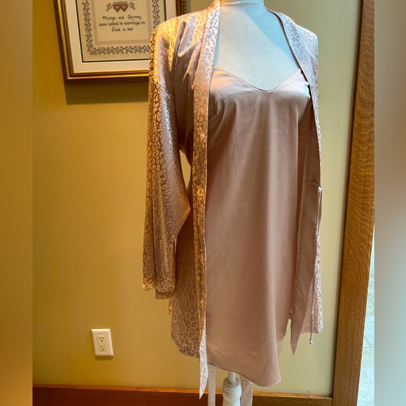 Jonquil | Intimates & Sleepwear | Rare Vintage Jonquil Robe Jacalyn ...